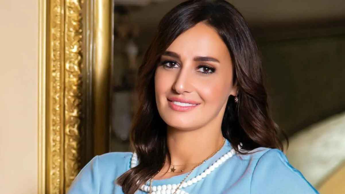 حلا شيحة تُثير الجدل مجددا بعد ظهورها بالحجاب والجمهور ينتقد صور
