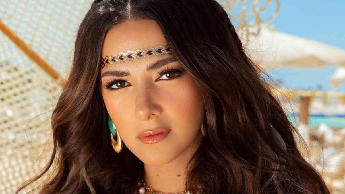 دنيا سمير غانم عن وفاة والديها معي طوال الوقت